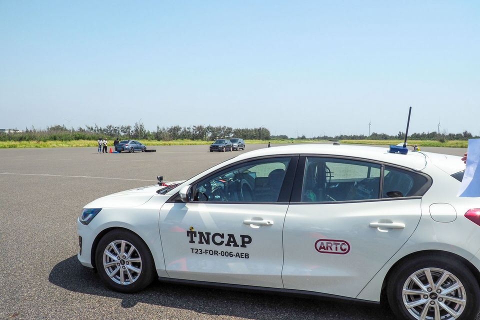 參訪TNCAP測試前車輛整備、實驗室準備流程，同場展演Ford Focus AEB自動煞停試驗圖集 - U-CAR圖片