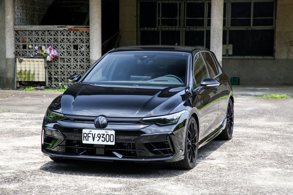 黑化妝點的R，增添不同魅力風格─Volkswagen Golf R Black Edition試駕圖集 - U-CAR圖片