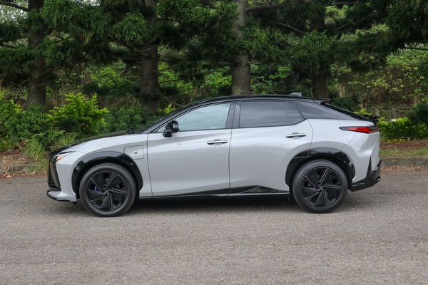 Lexus RZ 配備 - U-CAR Find your car
