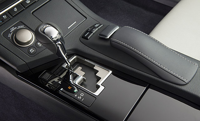 新操作體驗的嘗試─Lexus Remote Touch系統 - U-CAR特輯