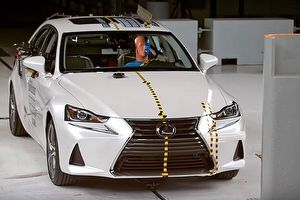 調整之後再來一次，Lexus IS車系獲得IIHS 2017 Top Safety Pick+評價 | U-CAR新聞