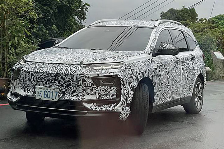 [間諜照] 偽裝車更清楚、改款Luxgen URX內外兼修12月發表 | U-CAR新聞