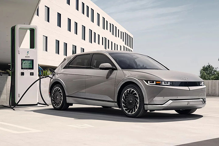 [U-EV]連鎖效應再度發酵！Hyundai考慮改採NACS充電規格，Rivian宣布未來新車也將使用NACS | U-CAR新聞