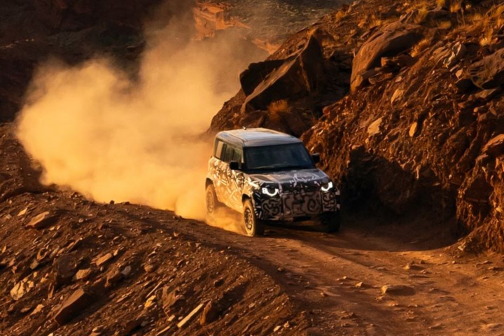 國內取得限量18輛配額，V8雙渦輪動力與6D動態氣壓懸吊，JLR預告推出Defender OCTA | U-CAR新聞