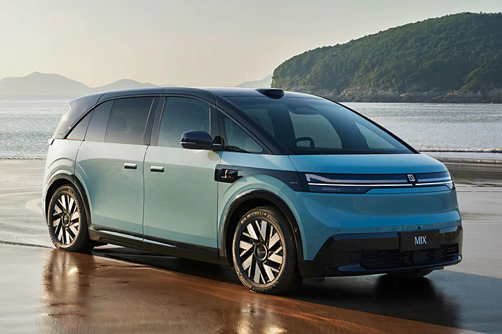 [U-EV]以「家庭」為設計導向、前後電動雙滑門為亮點，Zeekr極氪發表全新車款MIX | U-CAR新聞